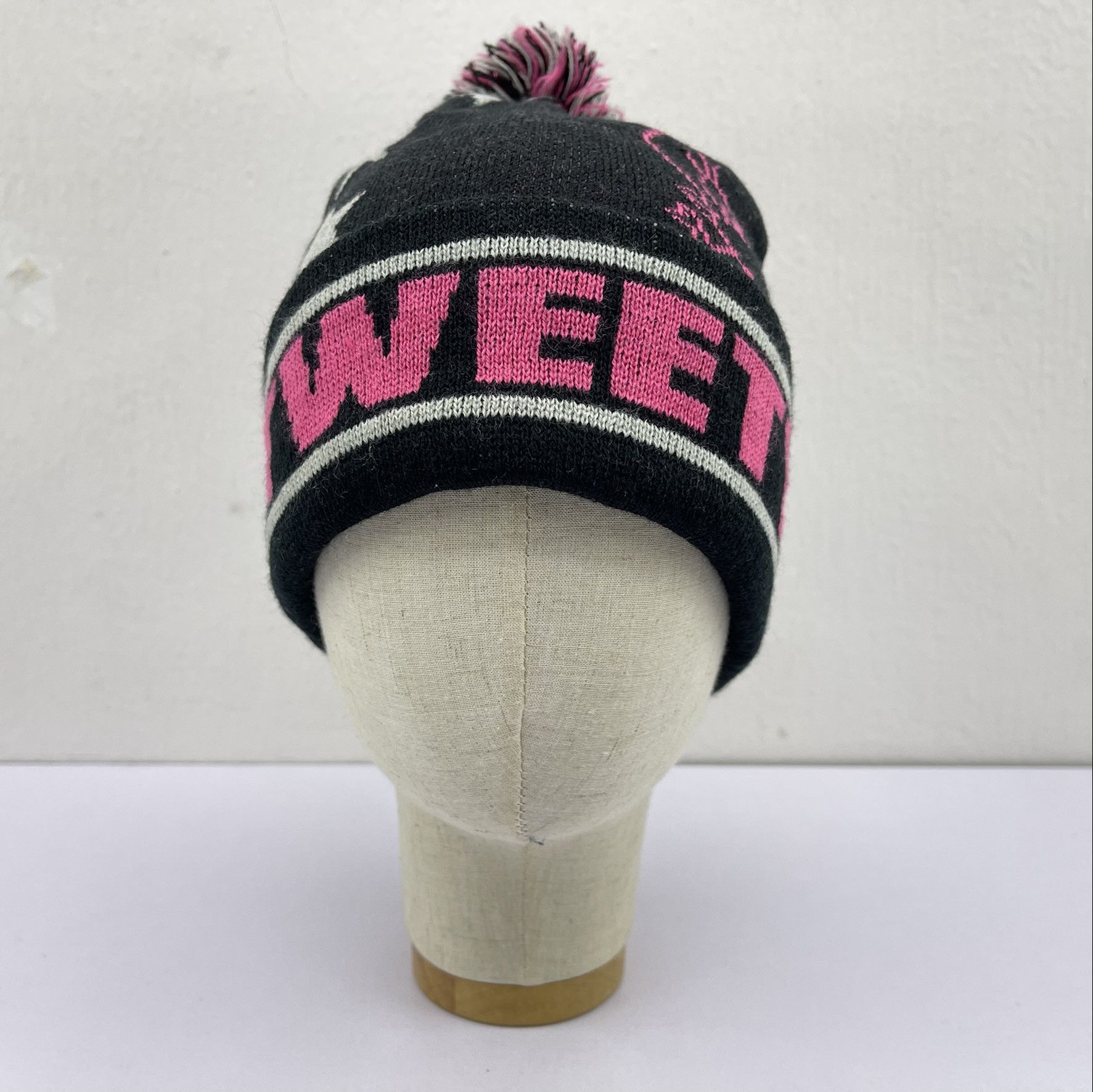 Warner Bros Tweety Looney Tunes Warner Bros Beanie Hats-BH3344 | Grailed