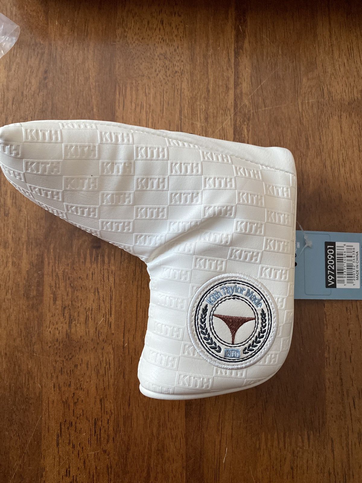 Kith Kith TaylorMade Soto Classic Logo Putter Cover White | Grailed
