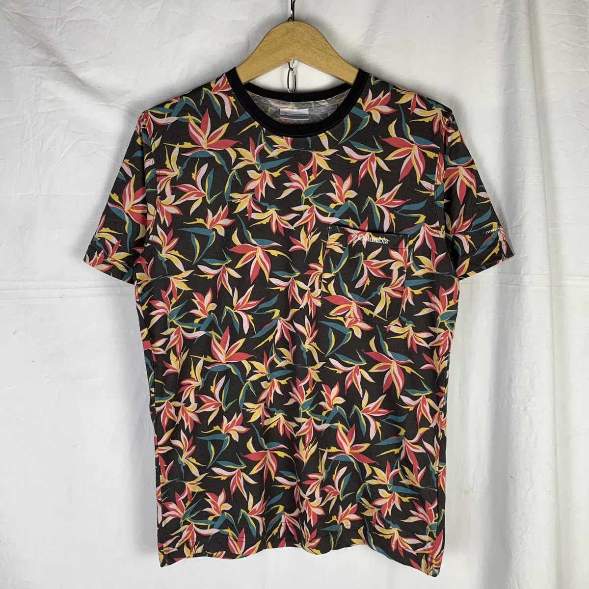 Columbia Columbia Pattern Tee Omni Freeze | Grailed