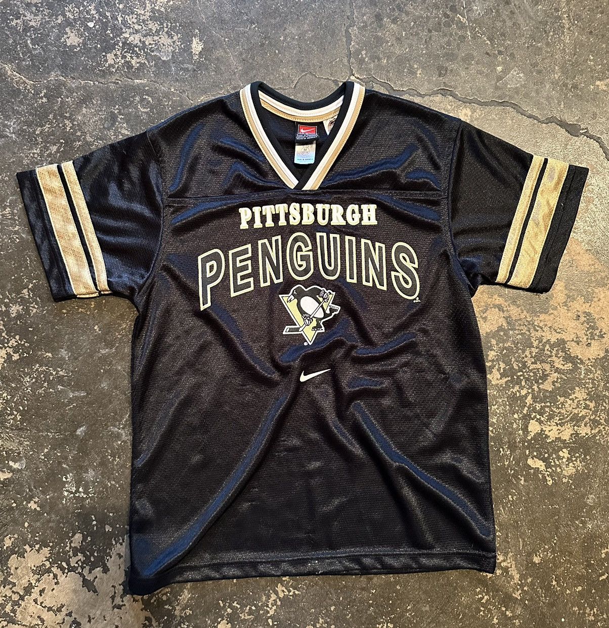 NHL × Nike × Vintage Vintage Y2K Nike Center Swoosh Pittsburgh Penguins ...