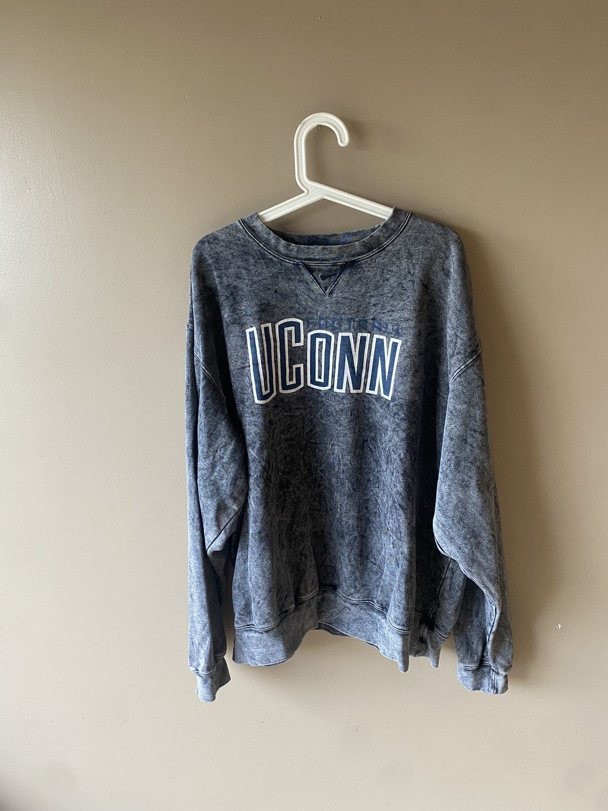 American College × Nike × Vintage Vintage Nike UConn Football Crewneck ...