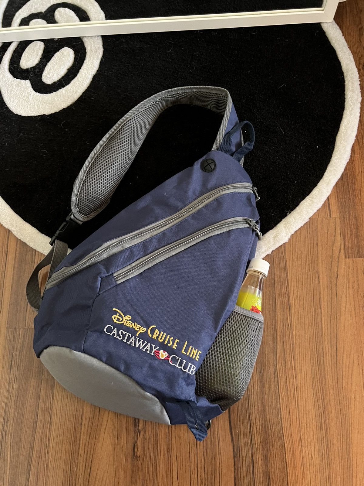 Disney × Streetwear × Vintage 🐁 DISNEY Sling bag pack day backpack 🎒 ...