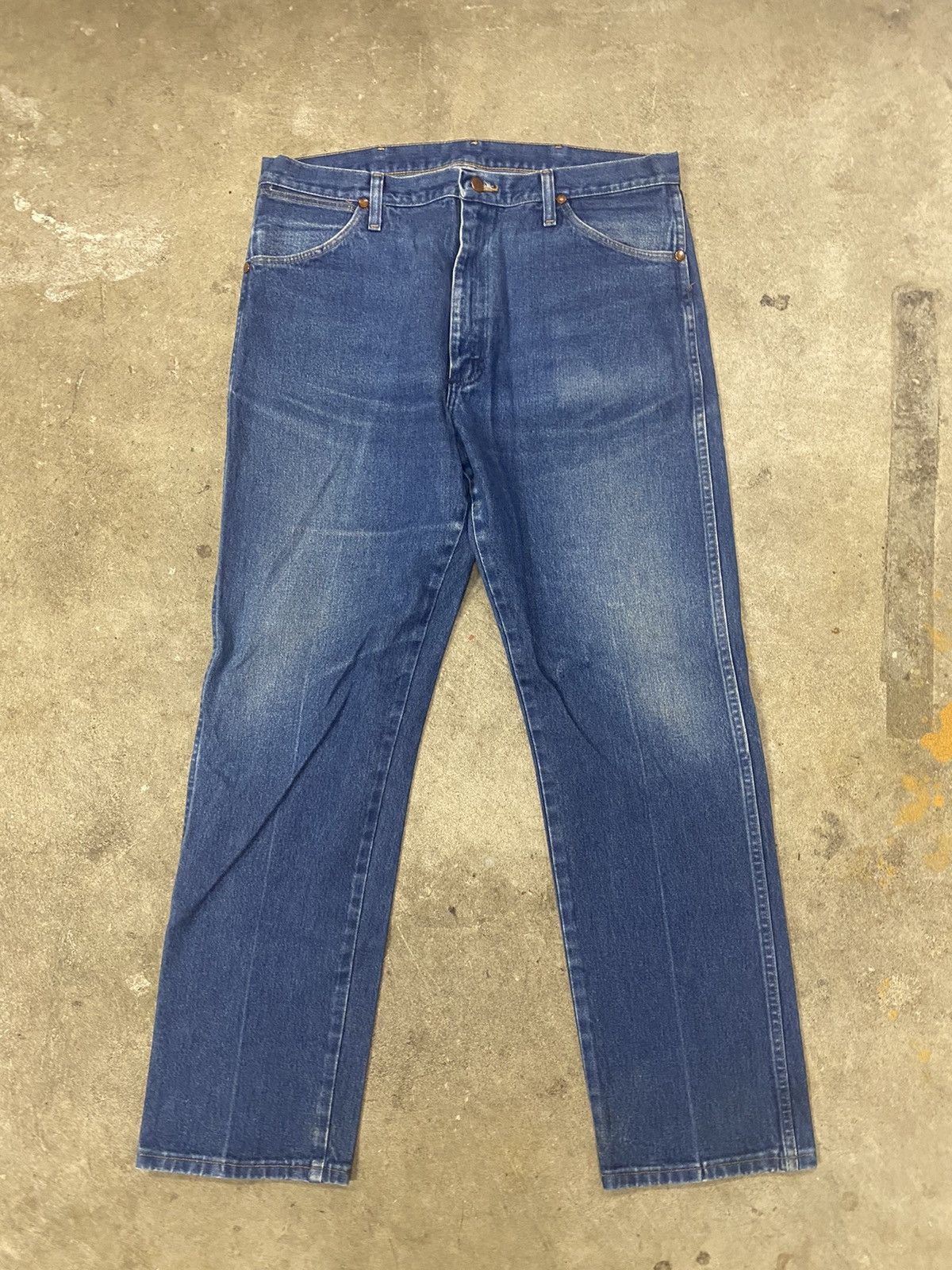 Vintage WRANGLER LEATHER PATCH 35x 32 | Grailed