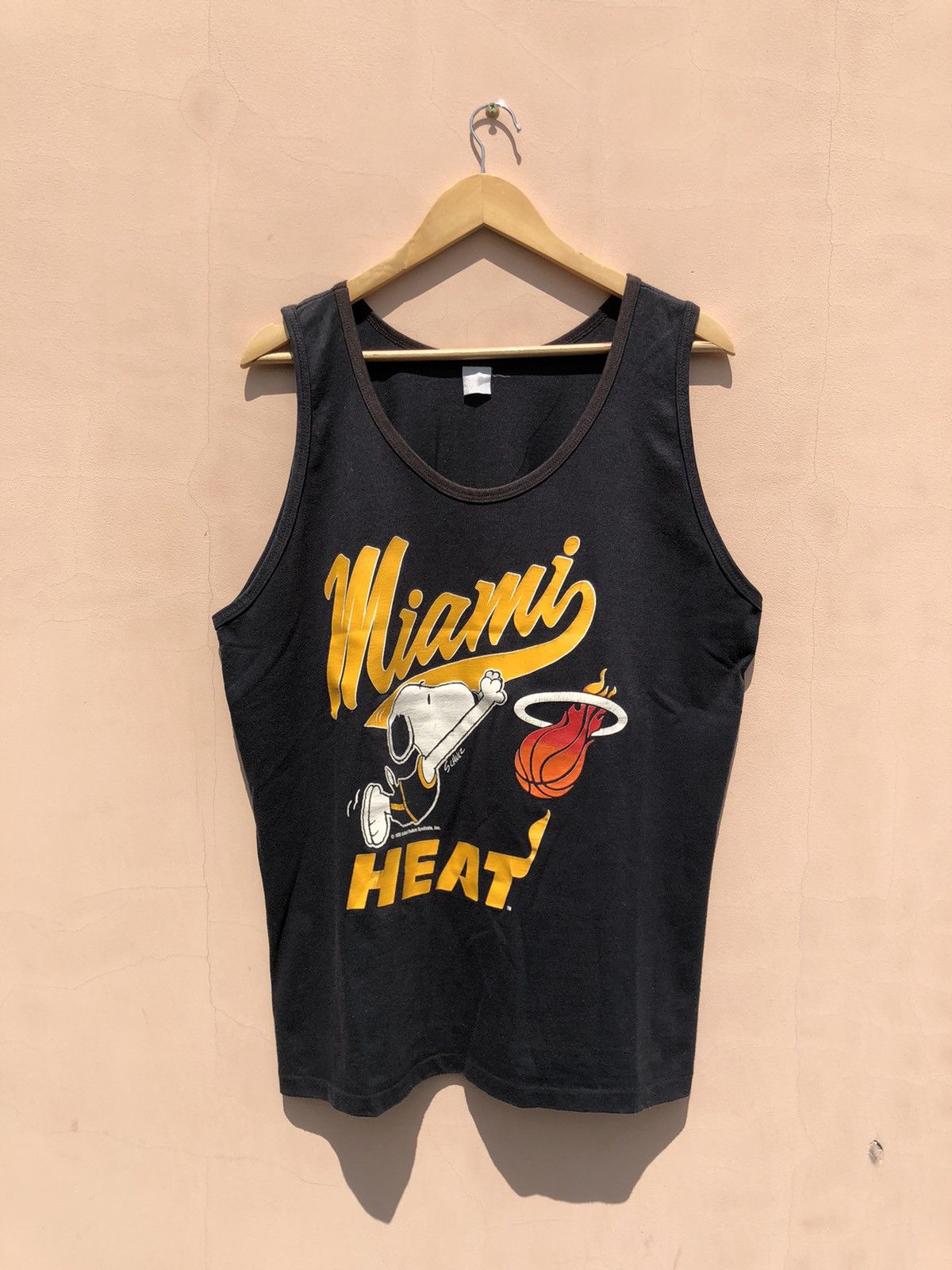 Cartoon Network × NBA × Vintage Vintage 90s Miami Heat Snoopy Peanuts ...
