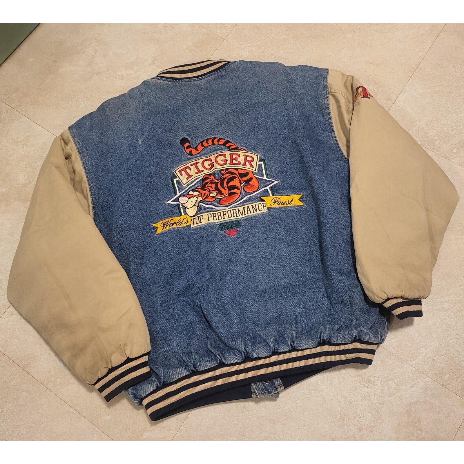 Disney VTG Disney Store Tigger Mens M Winnie The Pooh Embroidered ...