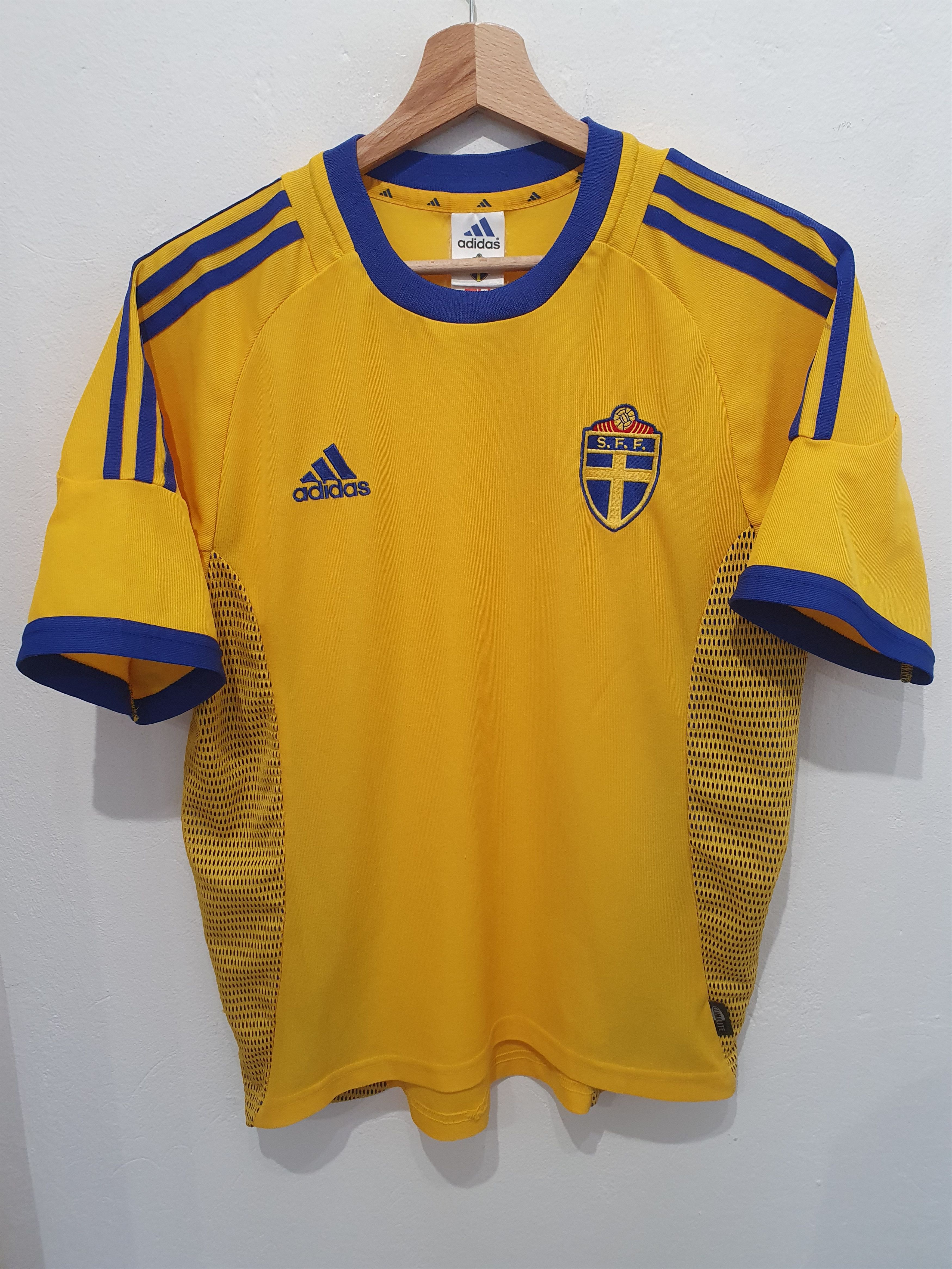 Adidas × Jersey × Soccer Jersey ADIDAS SWEDEN SVERIGE 2002 SIZE S ...