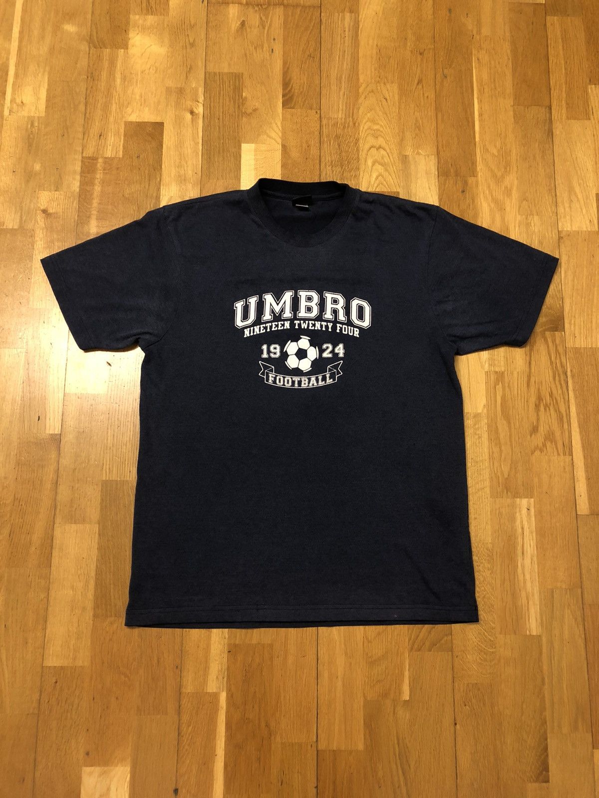 Umbro × Vintage UMBRO VINTAGE FOOTBALL 1924 SOCCER DESIGN TEE SHIRT ...