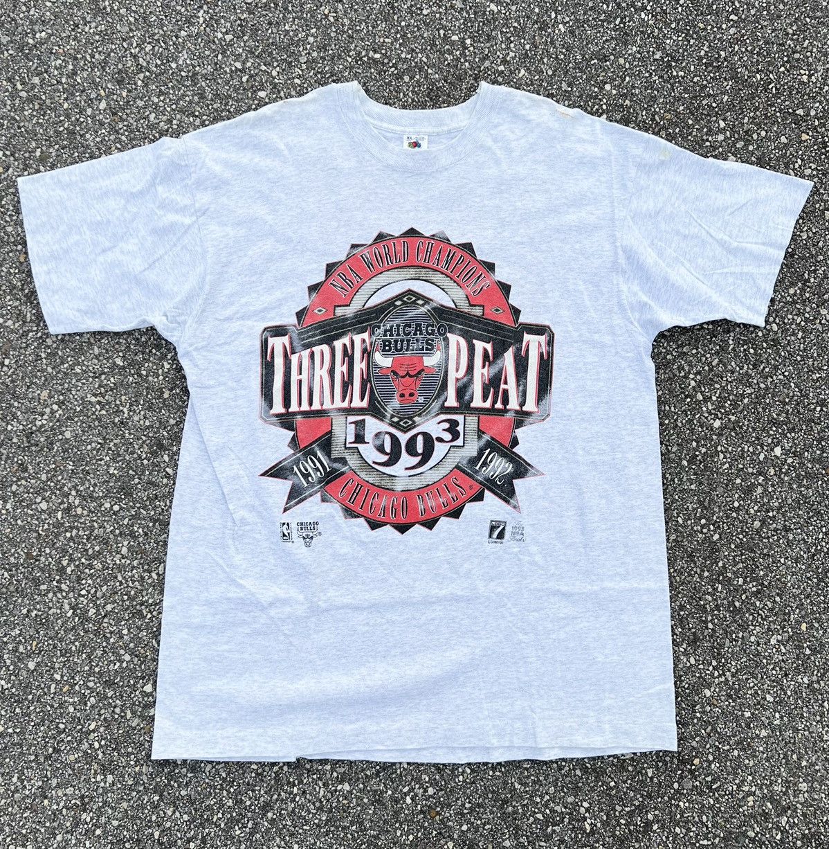 Streetwear × Vintage Vintage Chicago Bulls Three Peat Logo 7 Shirt ...