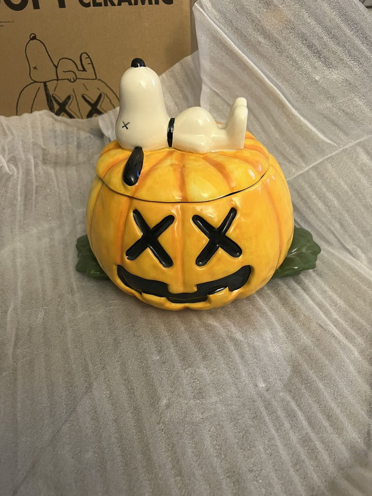 Kaws Kaws peanut snoopy pumpkin jar | Grailed