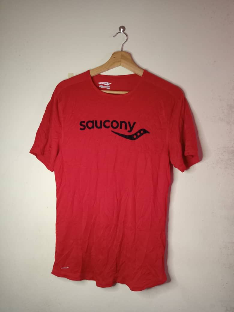 Saucony t shirts mens red store