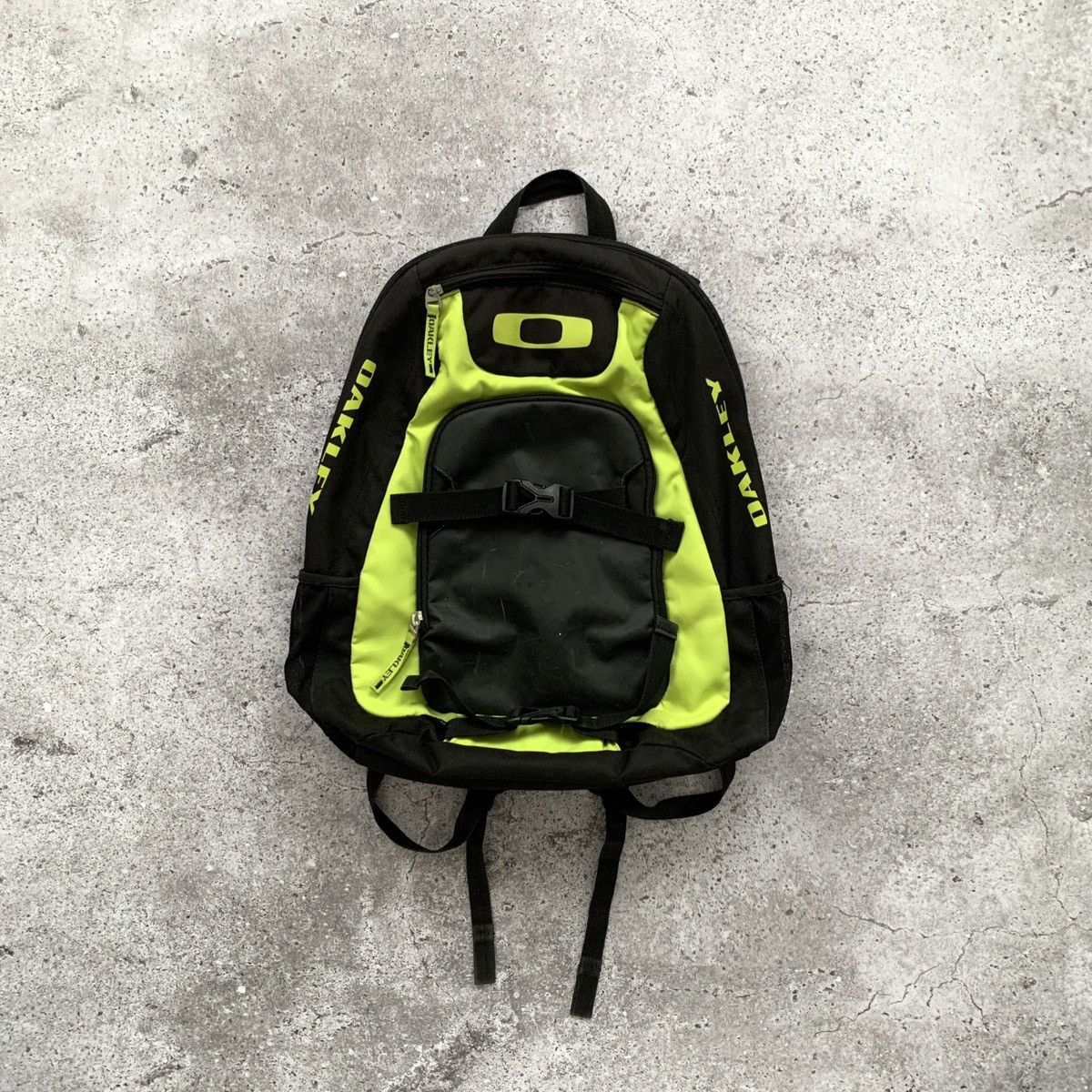 Vintage Vintage Oakley 90s Rare Outdoor Backpack Bag Neon Green Y2K ...