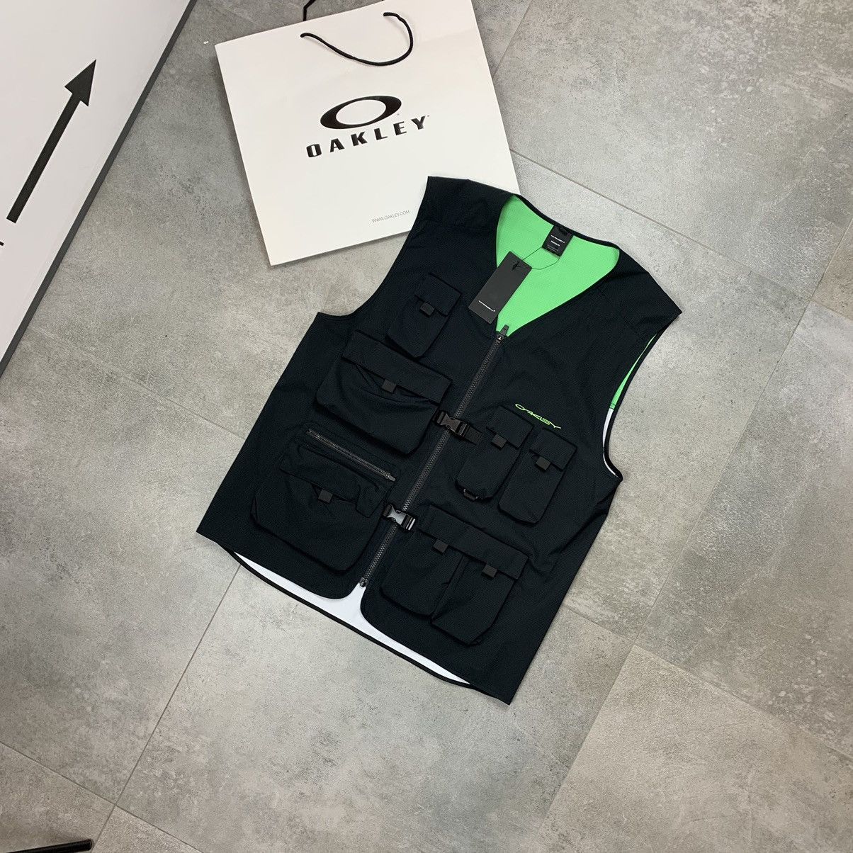 Oakley Oakley gorpcore vest L black outdoor | Grailed