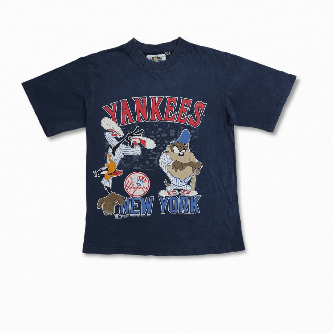 Vintage ⚡️𝐐𝐔𝐈𝐂𝐊 𝐒𝐀𝐋𝐄 1994 WARNER BROS X MLB YANKEES NY Tee | Grailed