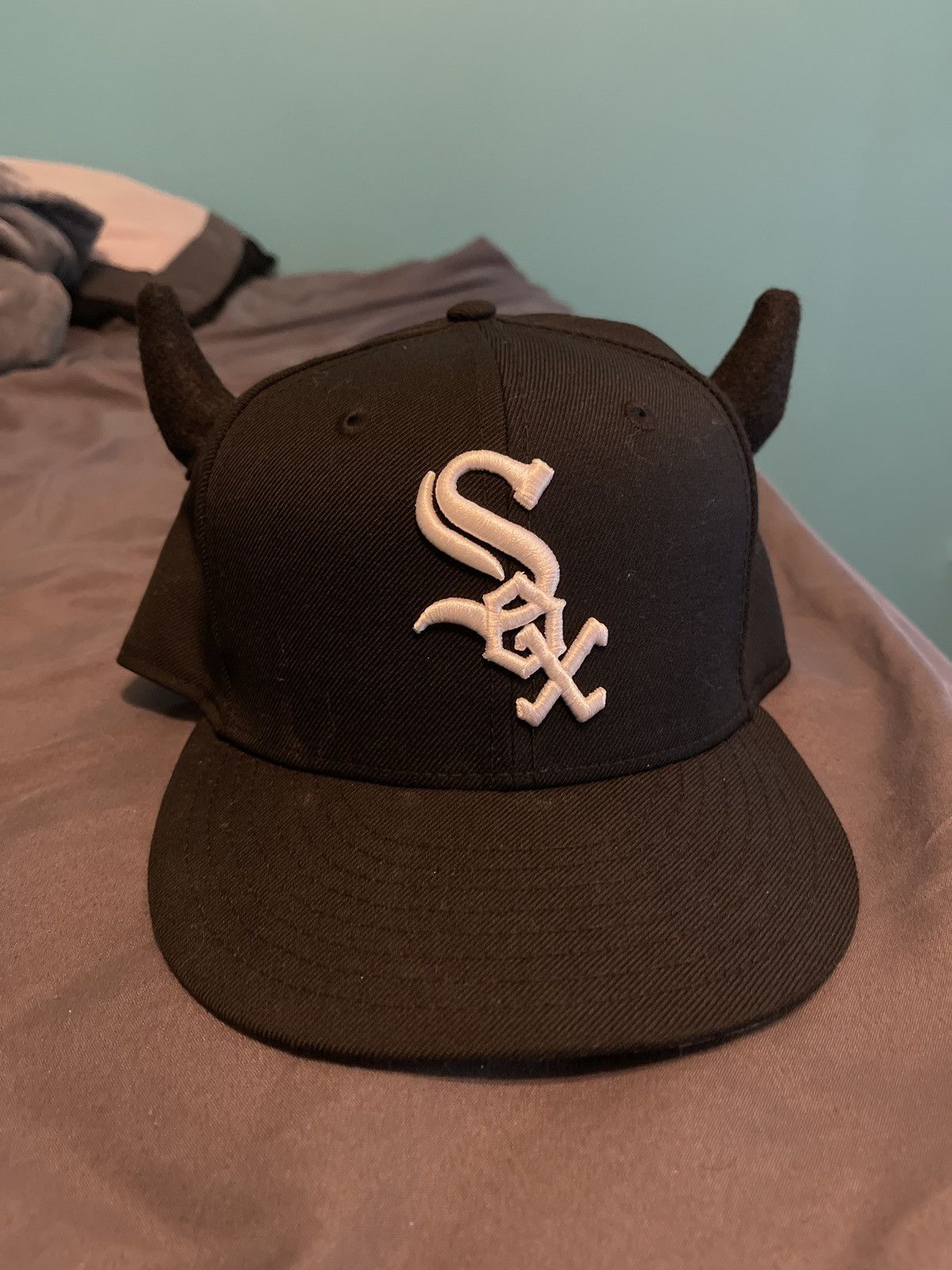 MLB × New Era × Ryder Studios Ryder Studios Devil Horn White Sox Fitted ...