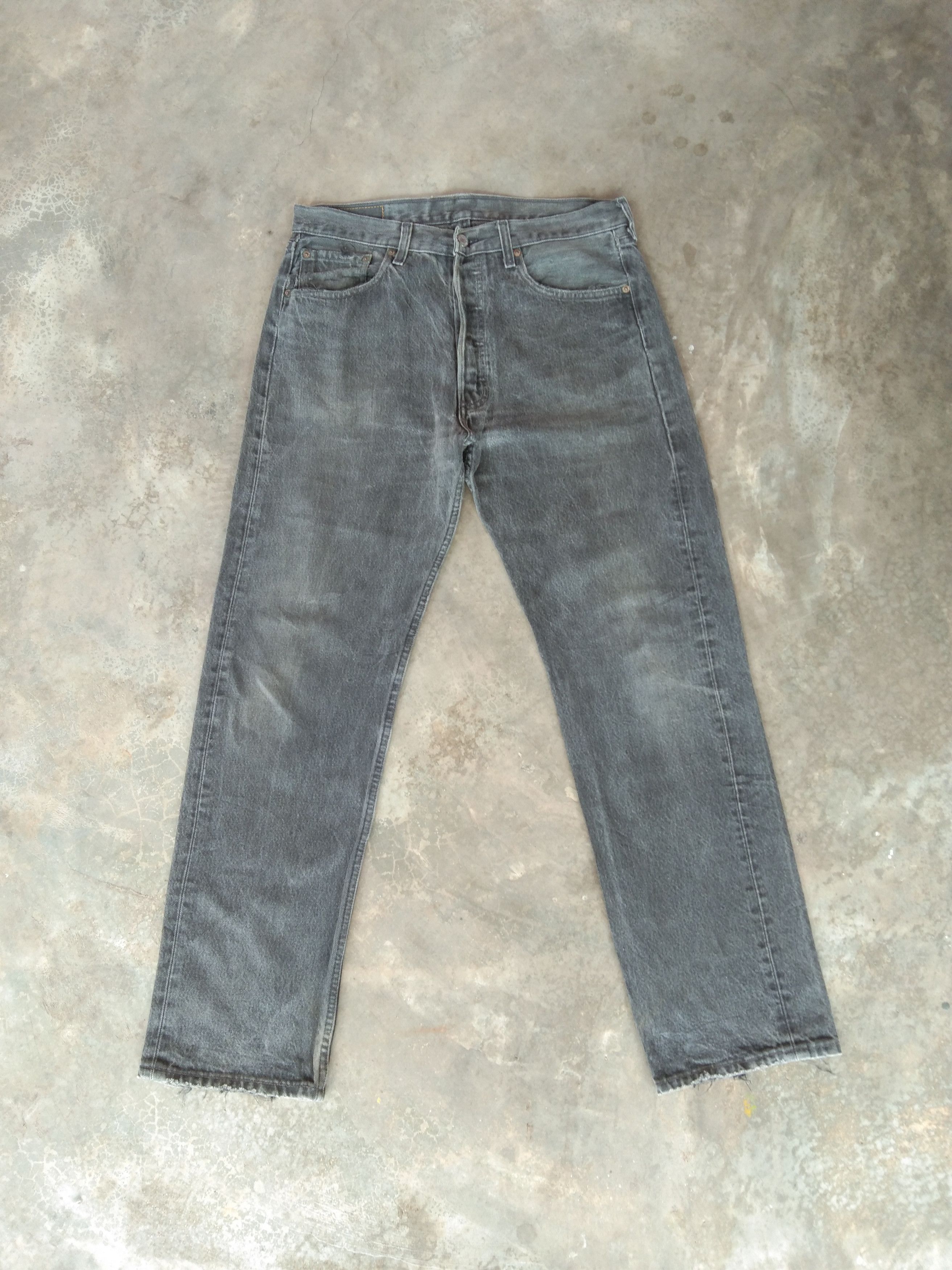 Vintage 90s Vintage Levi's 501 Made In USA Distressed Jeans 33x31.5 | Grailed