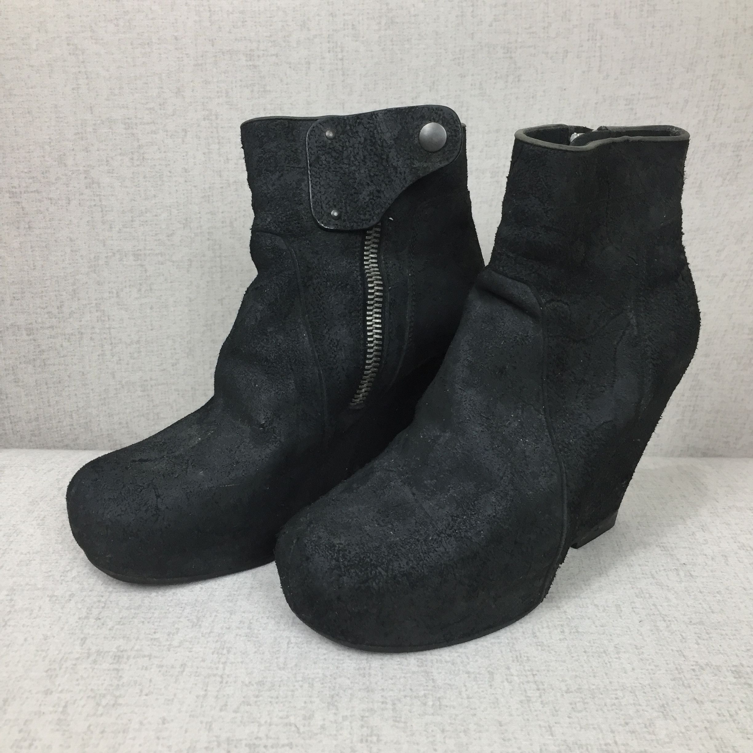 Rick Owens RICK OWENS - SIDE ZIP WEDGE BOOTS (BLACK) | Grailed