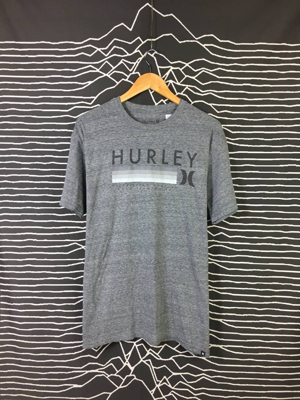 Hurley × Streetwear × Vintage Hurley Basic Logo Streetwear Tee | Grailed