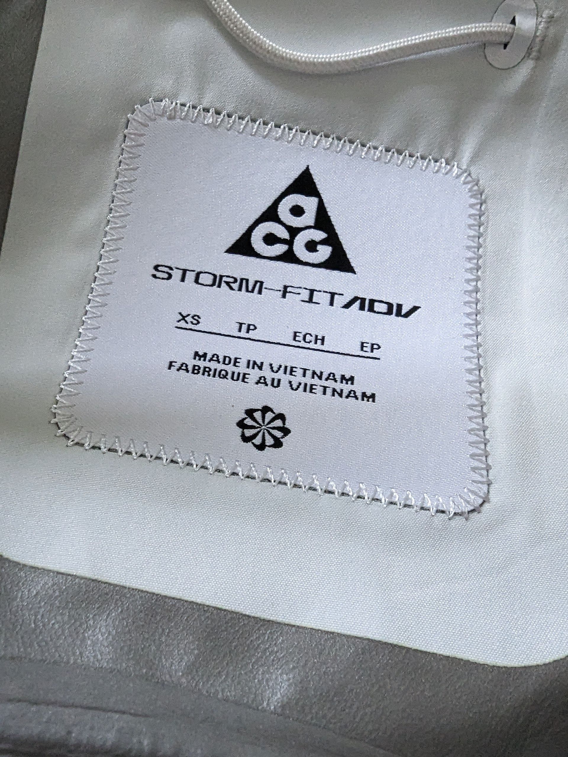 Nike ACG Storm-FIT ADV ACG Chain of Craters White Jacket | Grailed