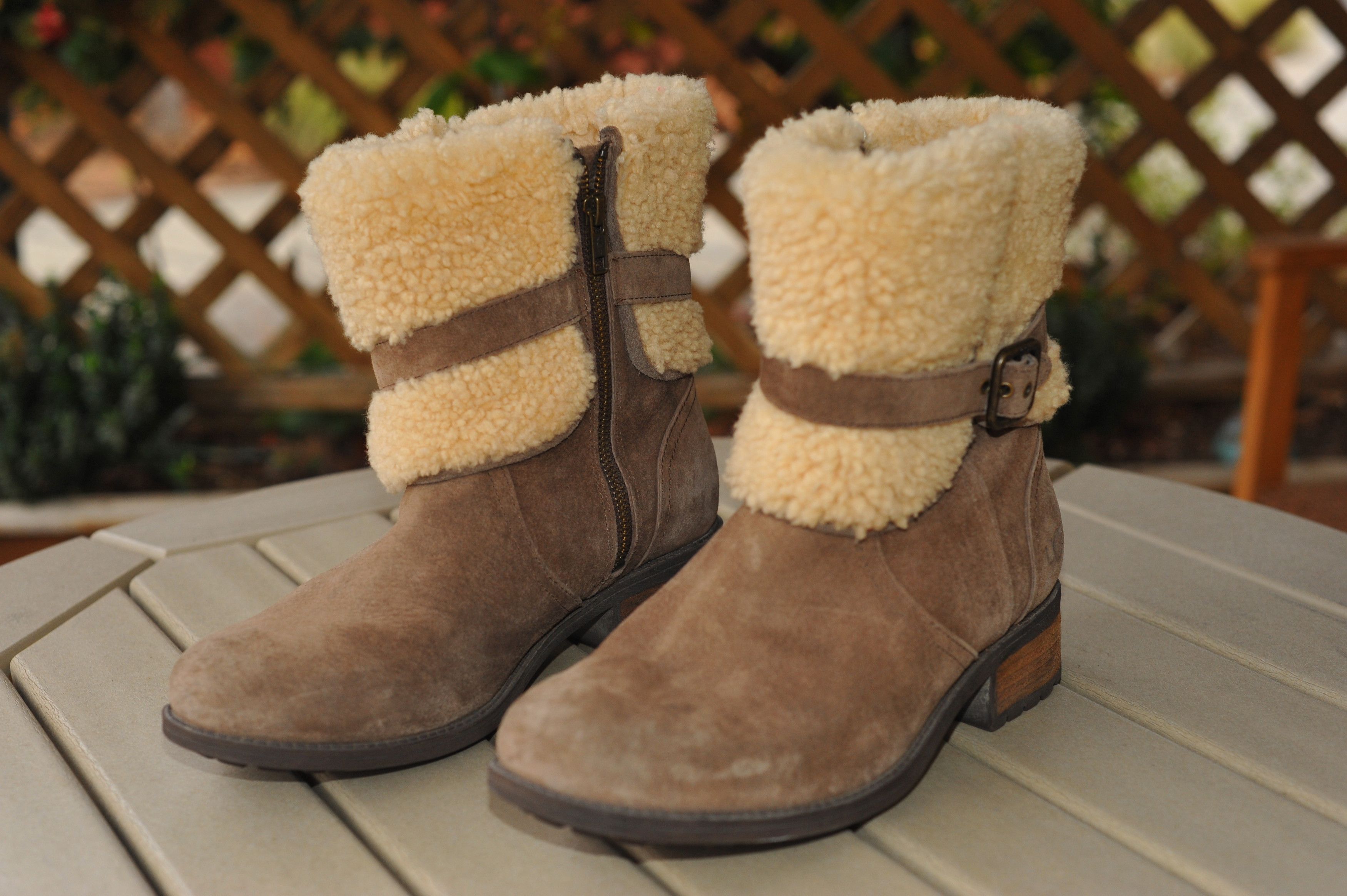 Ugg Ugg winter ankle boots for women SN 1006039 | Grailed