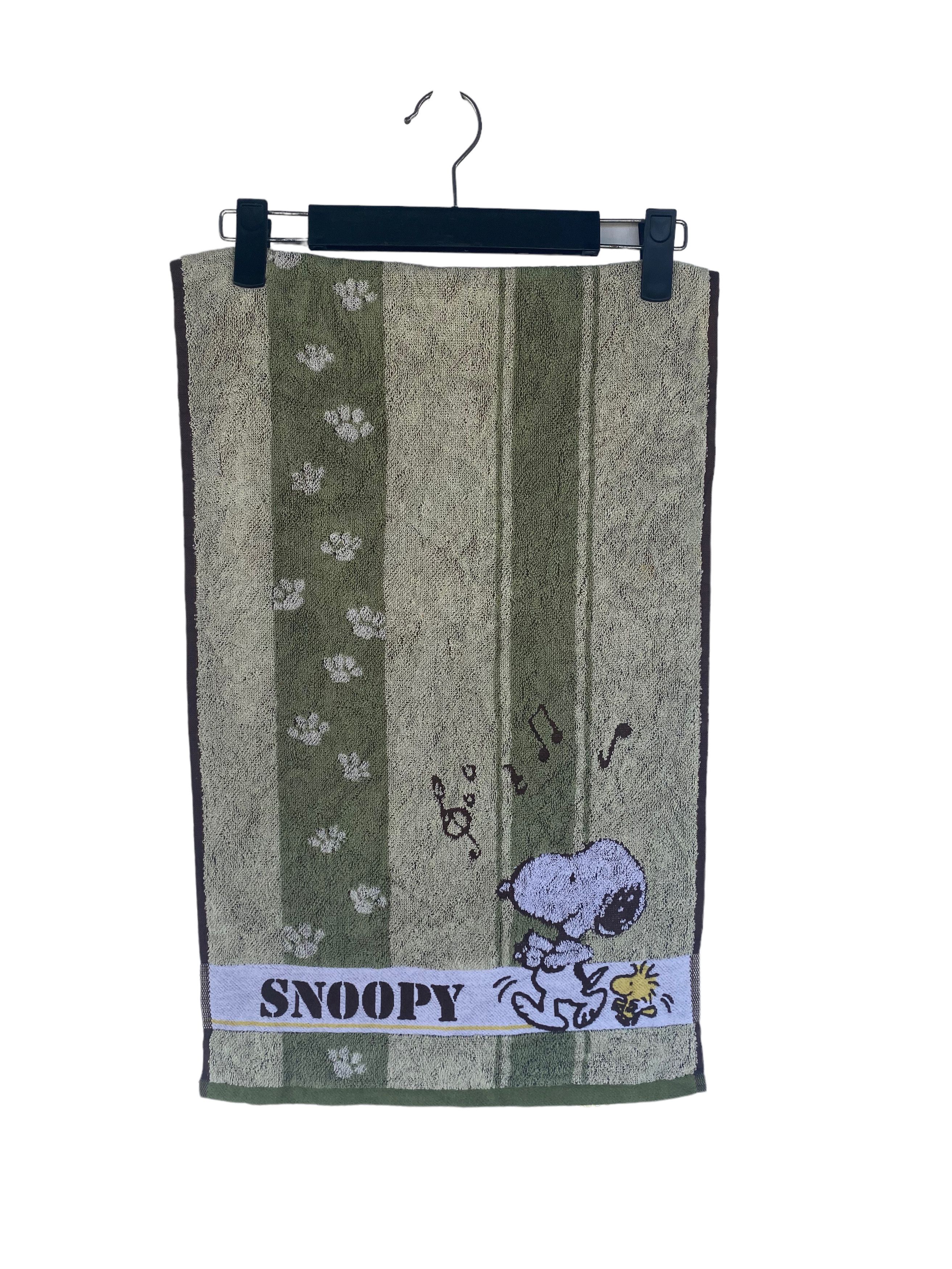 Peanuts SNOOPY Peanuts cartoon hand / face towel | Grailed