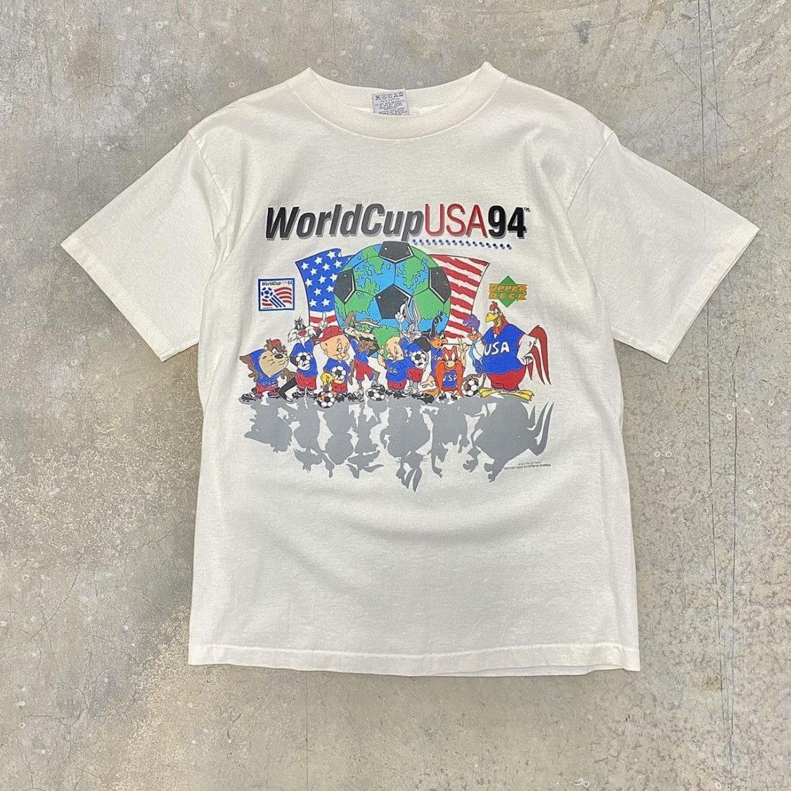 Fifa World Cup × Vintage VTG 90s bugs bunny World Cup size L | Grailed