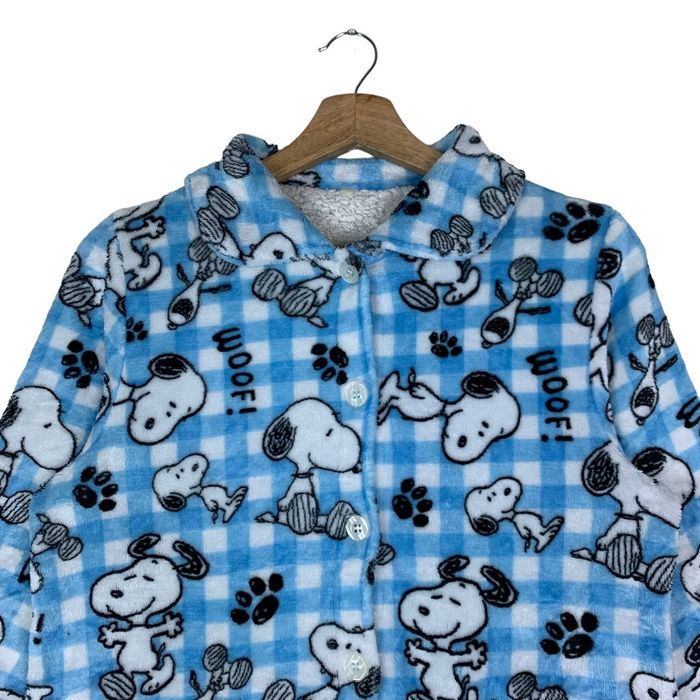 Peanuts Vintage Peanuts Worldwide LLC Comic/Tv Show Character Snoopy ...