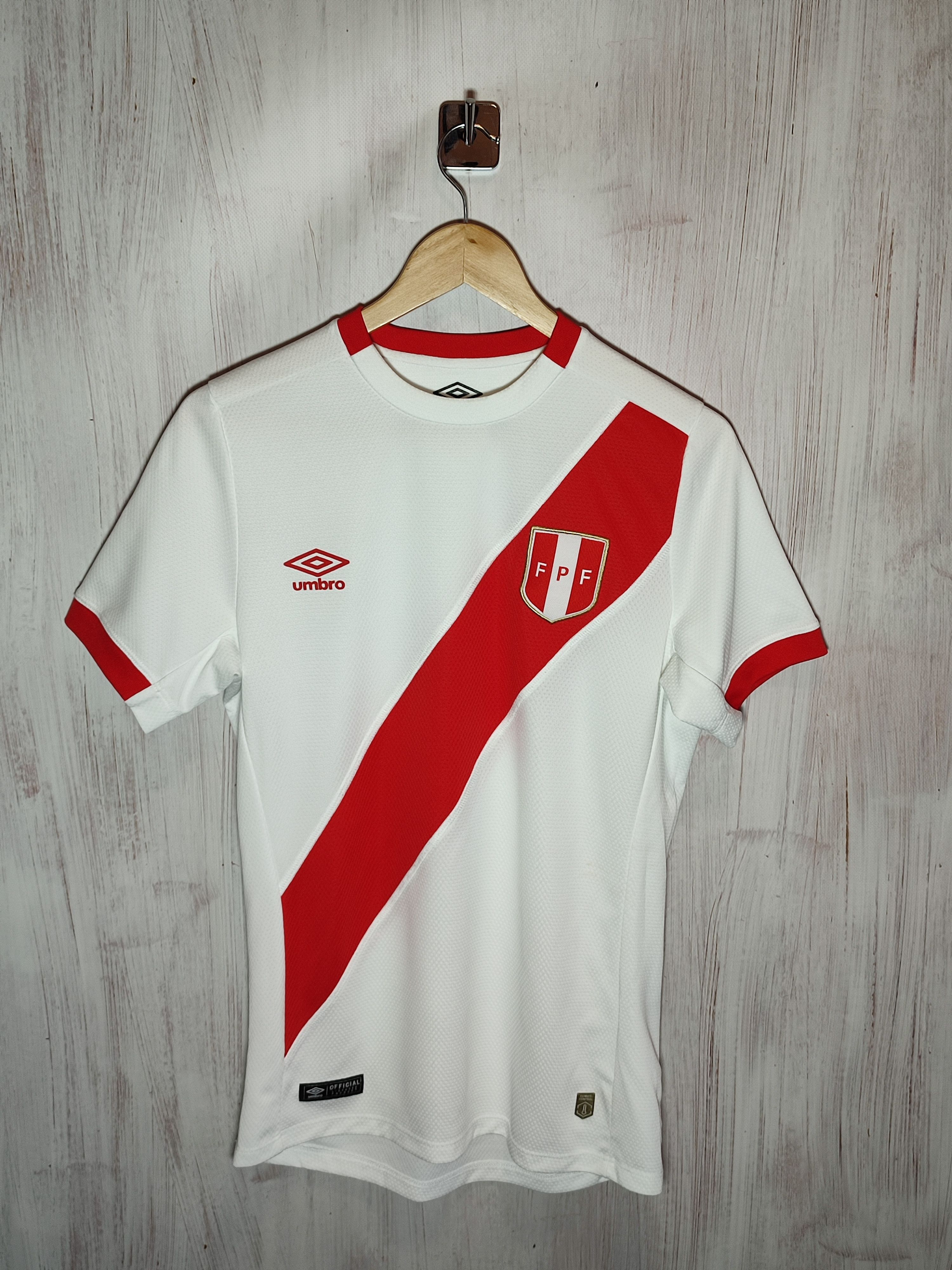 Umbro Peru team 2015 2016 home football shirt jersey soccer kit | Grailed
