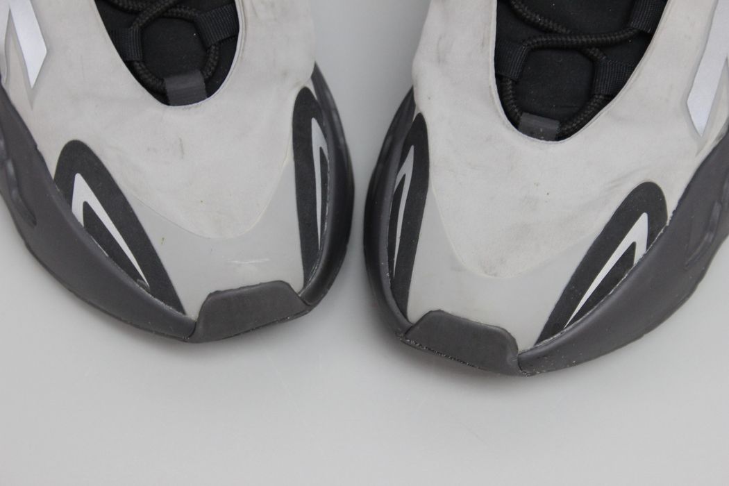 Adidas YZY 700 MNVN Metallic Sz 9 | Grailed