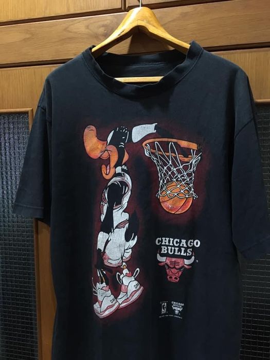 NBA VINTAGE 1995 DAFFY DUCK NBA CHICAGO BULLS LOONEY TUNES SHIRT | Grailed