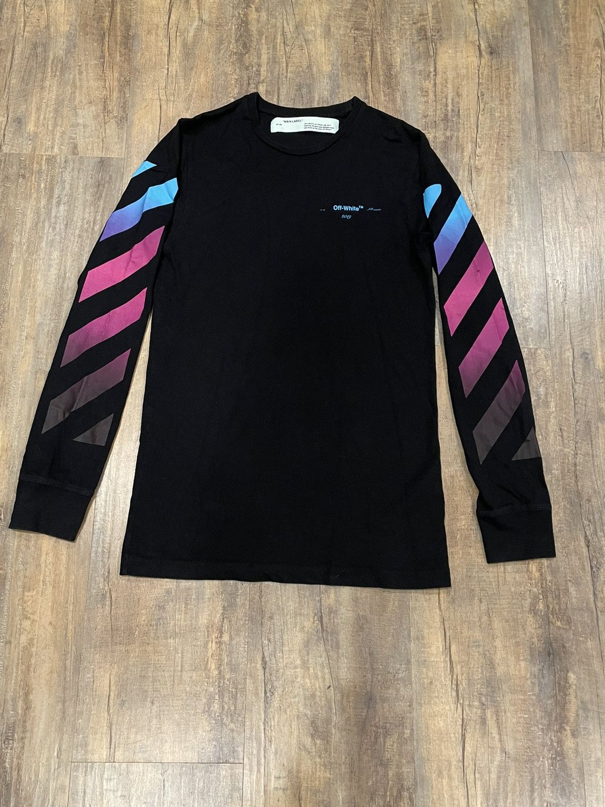 Off-White RARE Off-White Gradient Arrows Logo Diag Multi Black L/S Tee ...