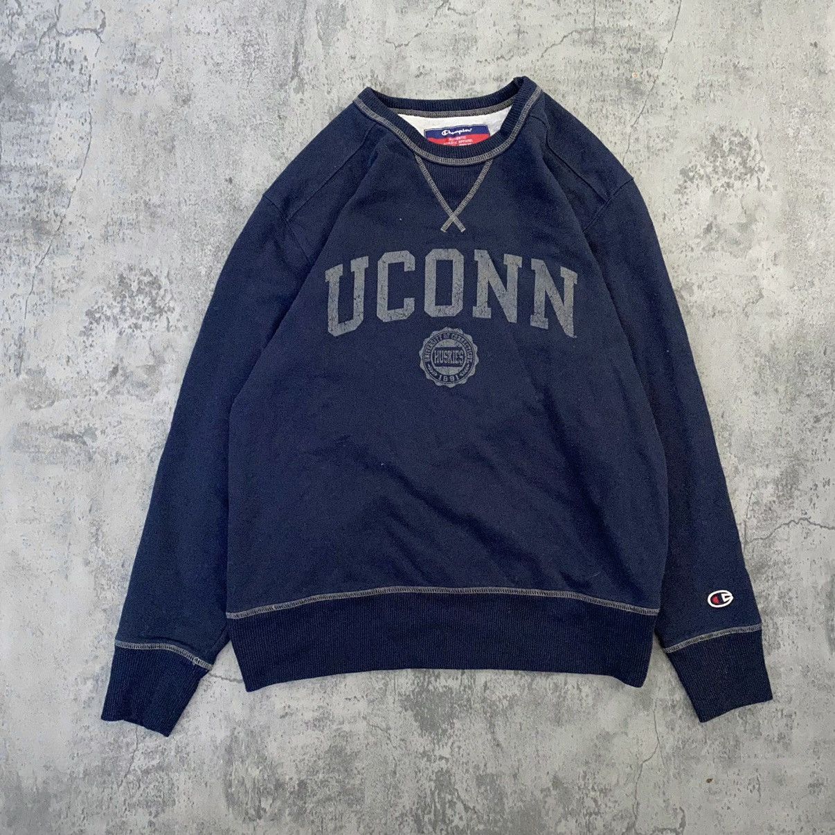 Streetwear × Vintage Vintage 90s UConn Huskies Faded Navy Sweatshirt Sz ...