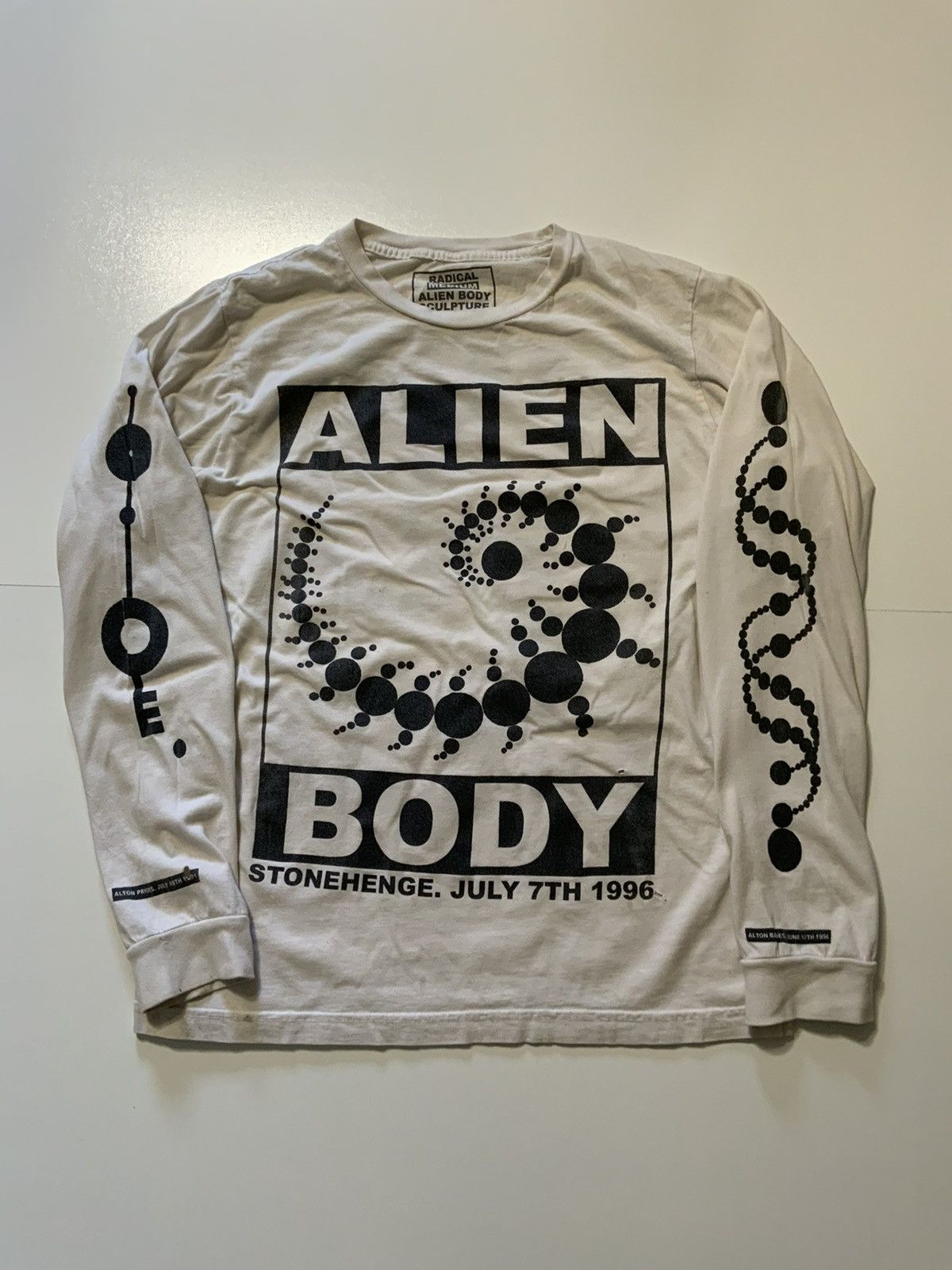 Alien Body × Streetwear Alien Body Stonehenge Julia Set Crop Circles ...