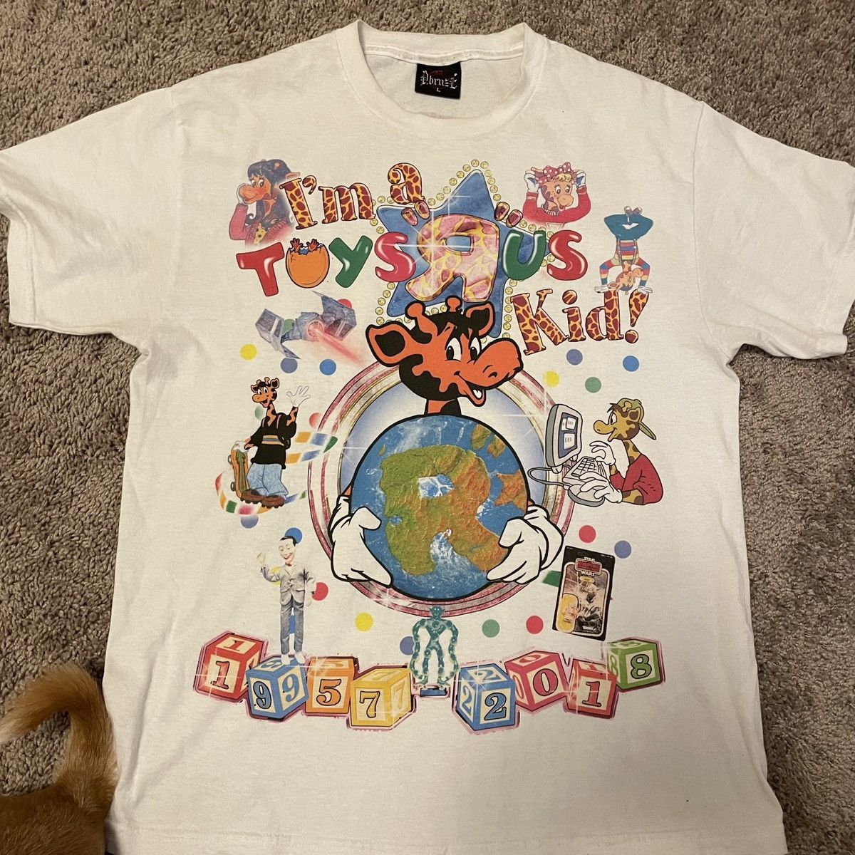 Vintage Toys R Us “boxed” tribute T shirt | Grailed