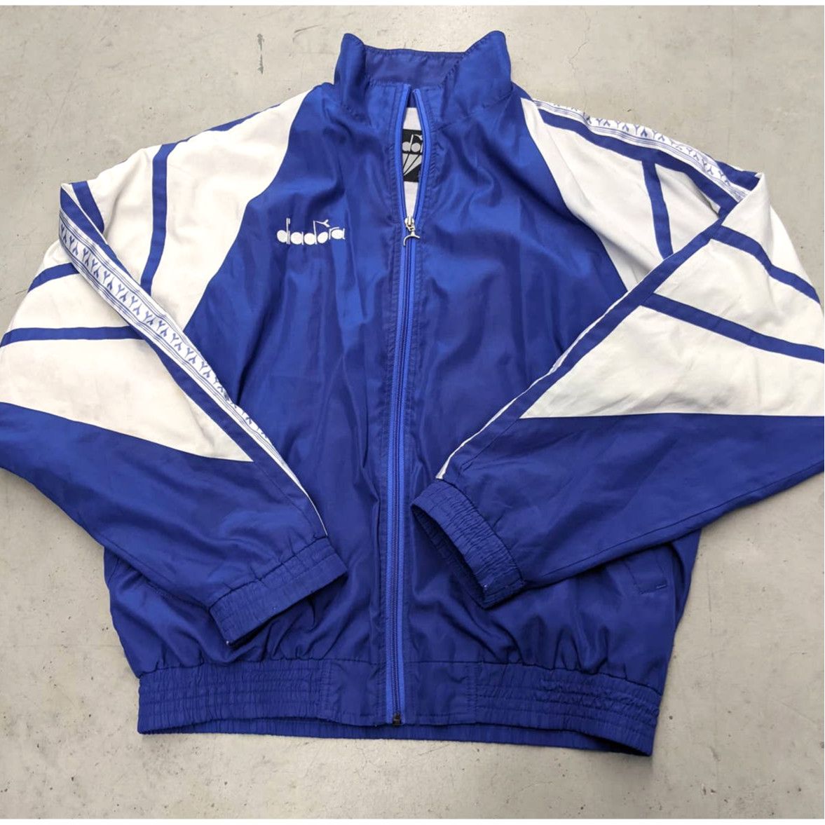 Vintage Vintage Diadora sportwear windbreaker jacket blue and white ...