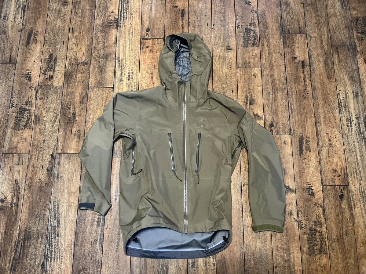 Arc'teryx Arcteryx LEAF Crocodile Alpha LT Large GEN 1 | Grailed
