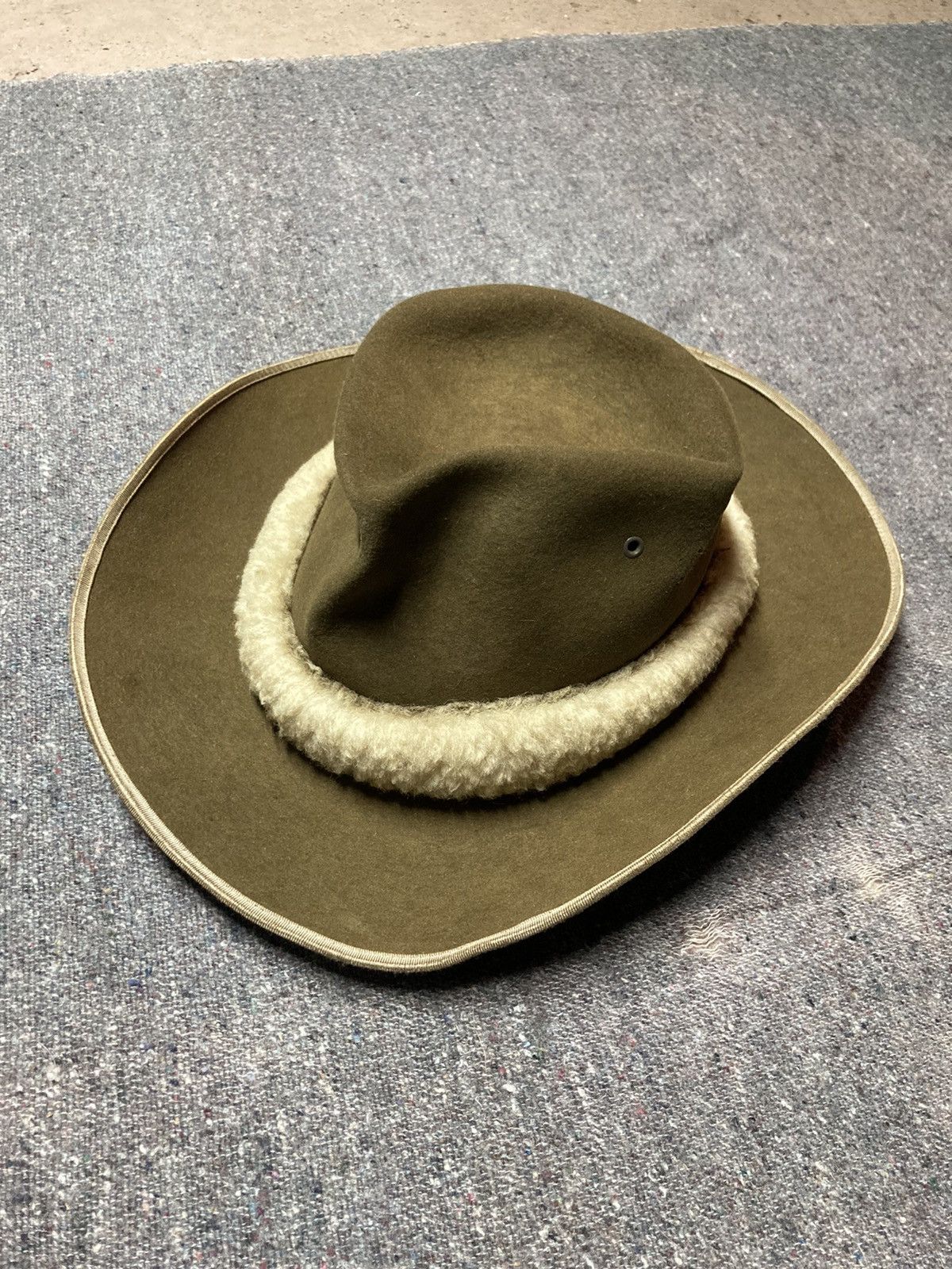 Man Made In Australia Akubra slouch hat genuine fur felt Australia ...