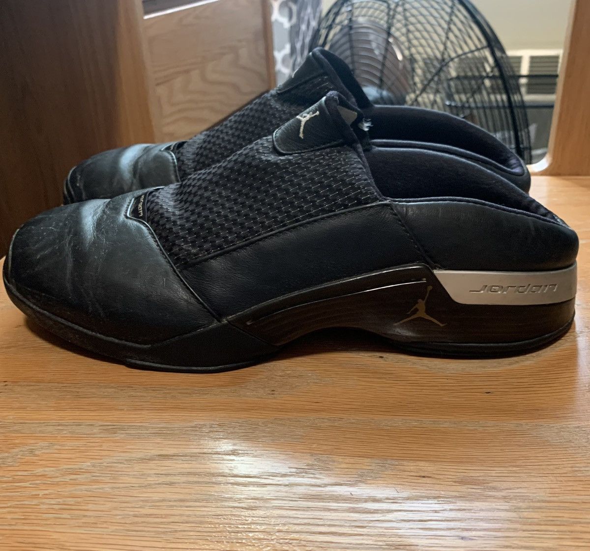Jordan Brand 2002 Air Jordan 17 Mule Black / Metallic Silver | Grailed
