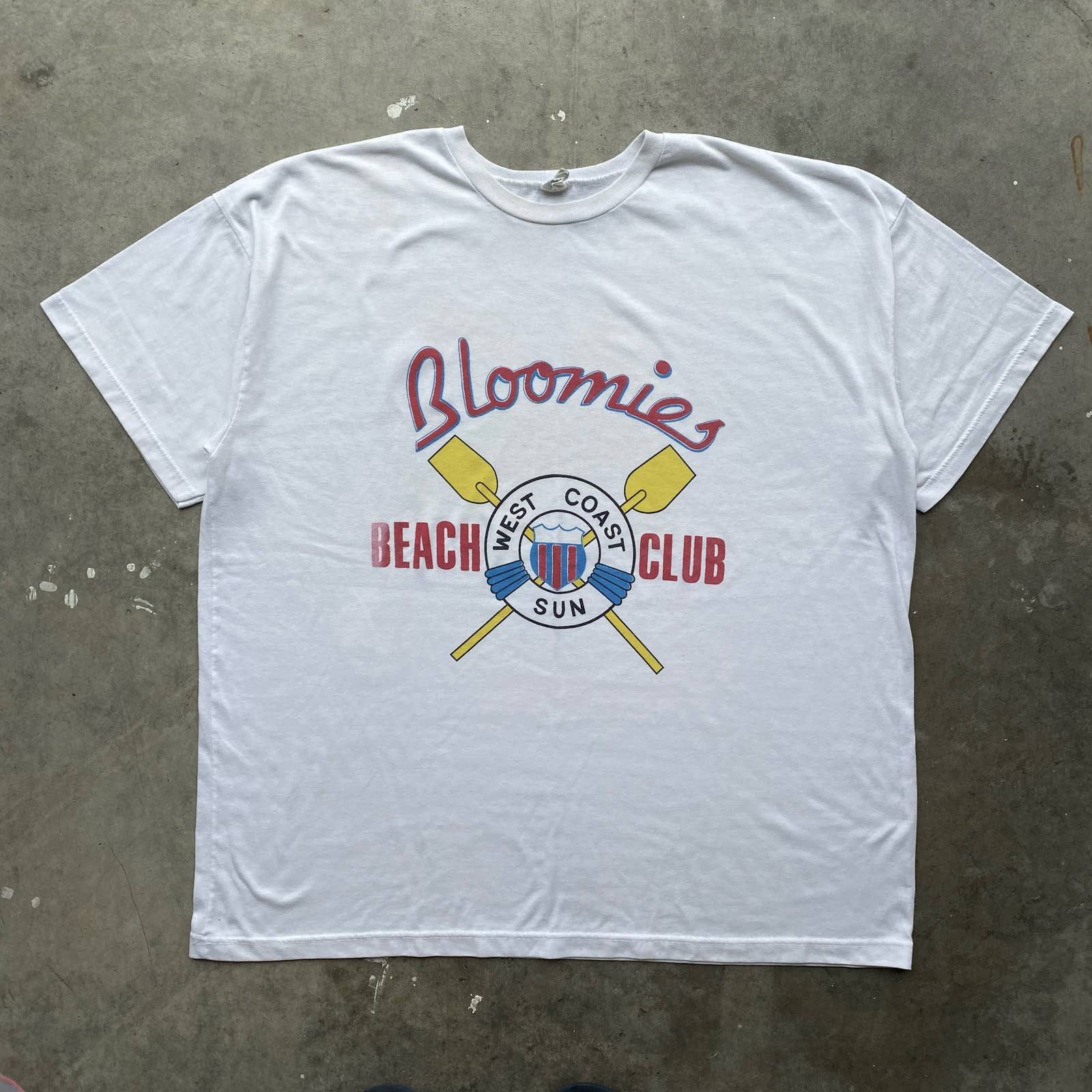Vintage 1990s “Bloomies Beach Club” Tee (XXL) | Grailed