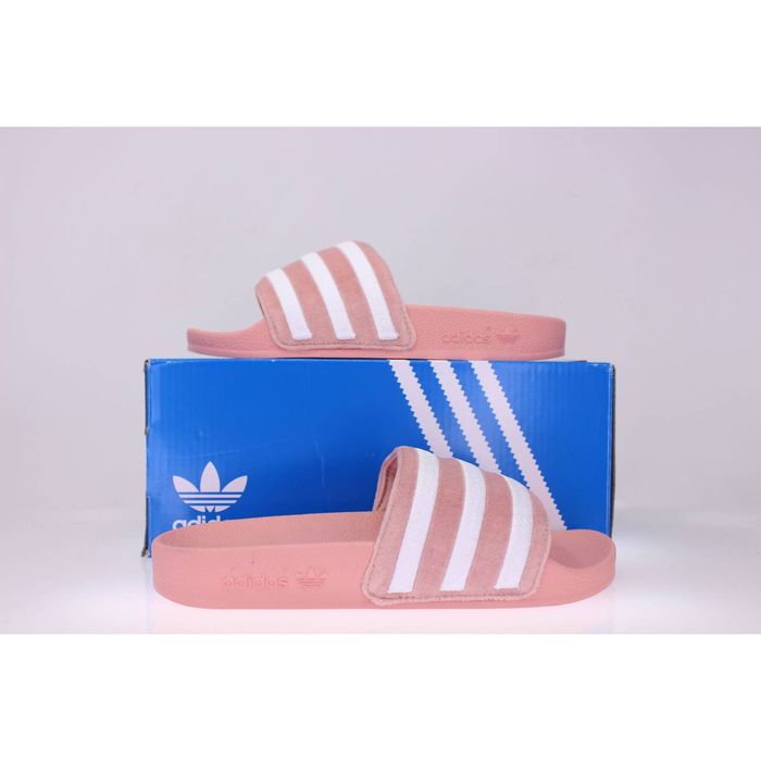 Adidas Adilette WONMAU/FTWWHT/WONMAU GX3372 | Grailed