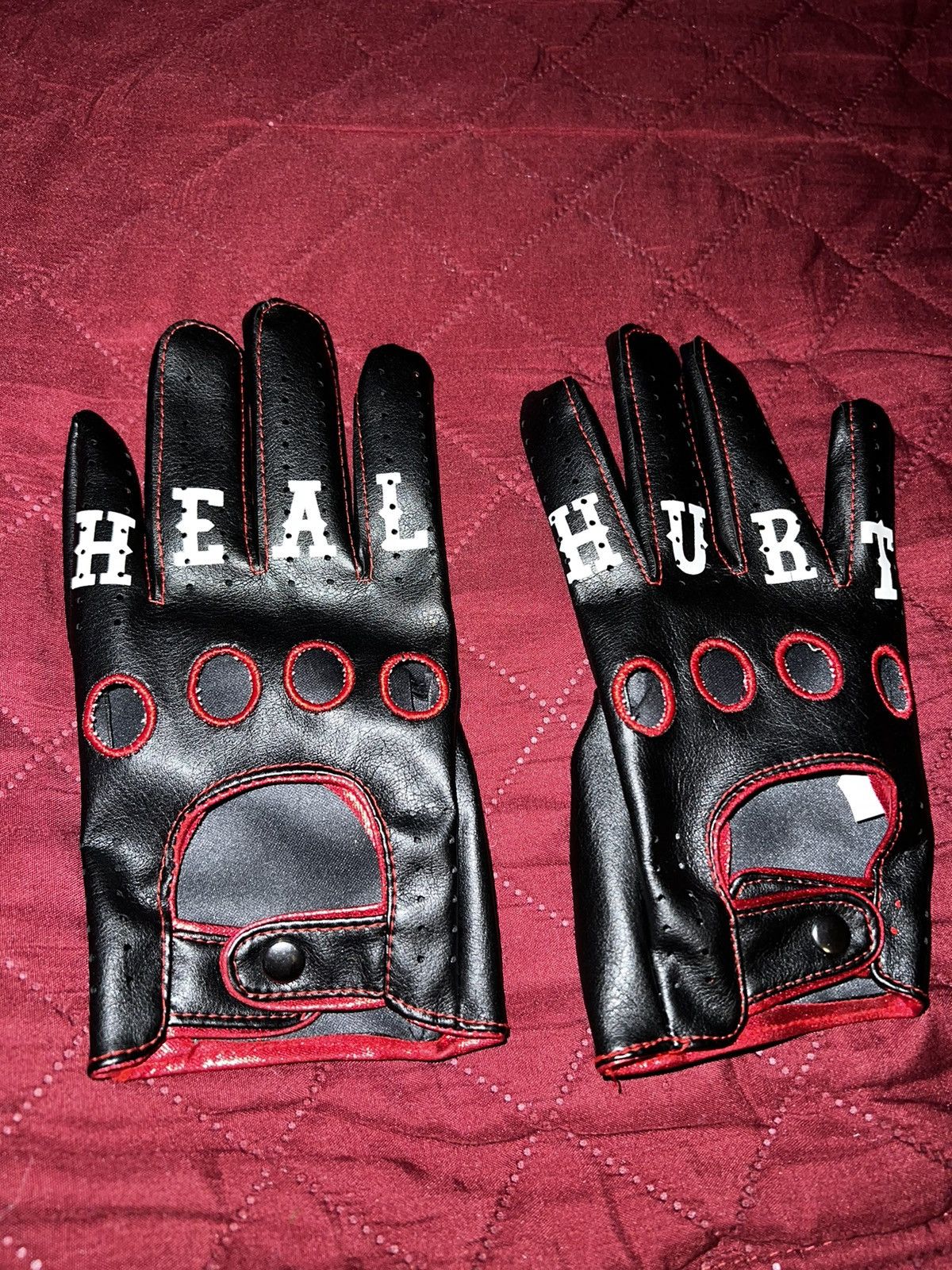 Other × Vintage × WWE WWE Bray Wyatt “The Fiend” Heal & Hurt Gloves ...