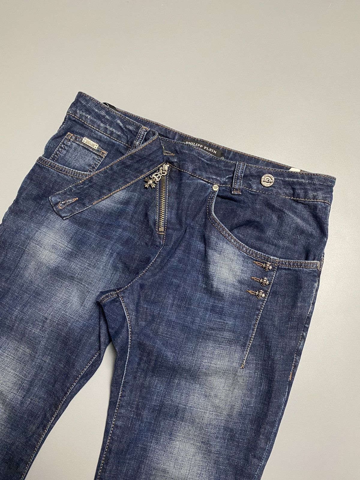 Philipp Plein Philipp Plein skull jeans like Chrome Hearts metallic key ...