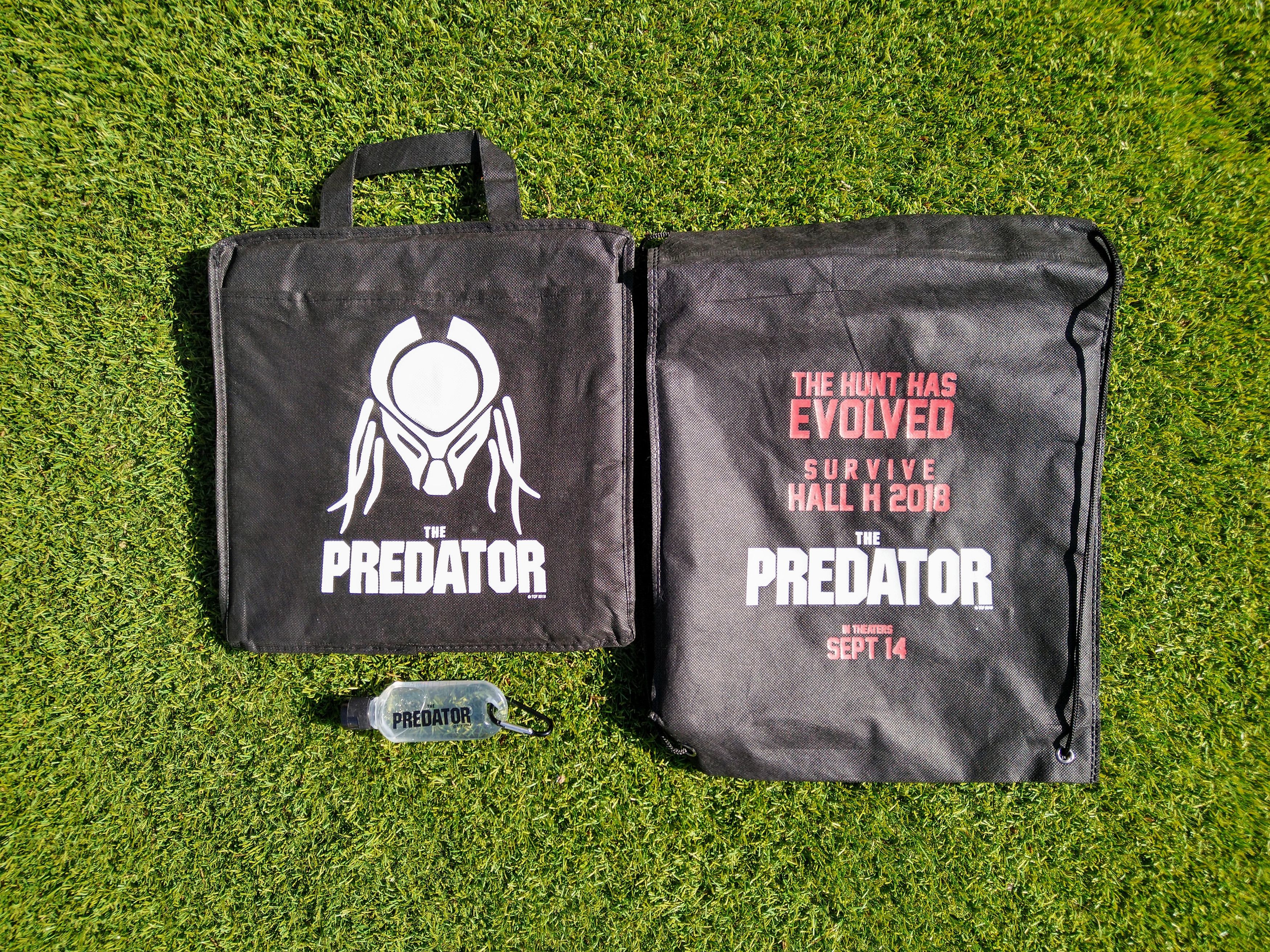 Universal Studios The Predator Movie Seat+Tote Bag+Keychain First Aid ...