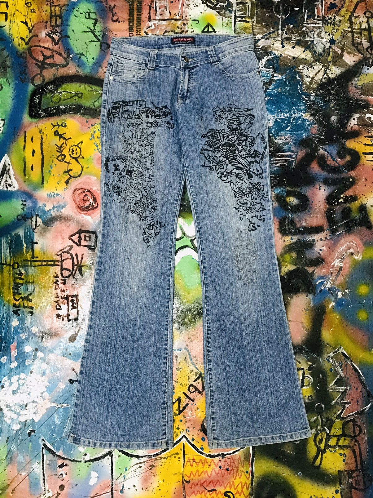 Art × Custom × Japanese Brand CUSTOM JEANS HISTORY ART Art × Custom × Japanese Brand CUSTOM JEANS HISTORY ART