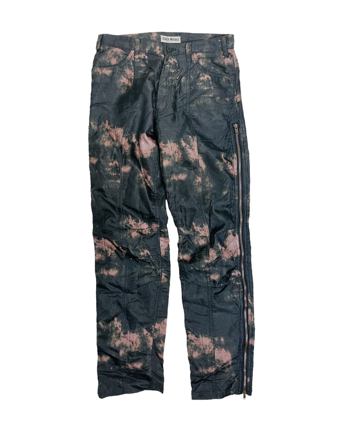 Issey Miyake ISSEY MIYAKE GAS CAMO PARACHUTE CARGO ZIPPER PANTS | Grailed