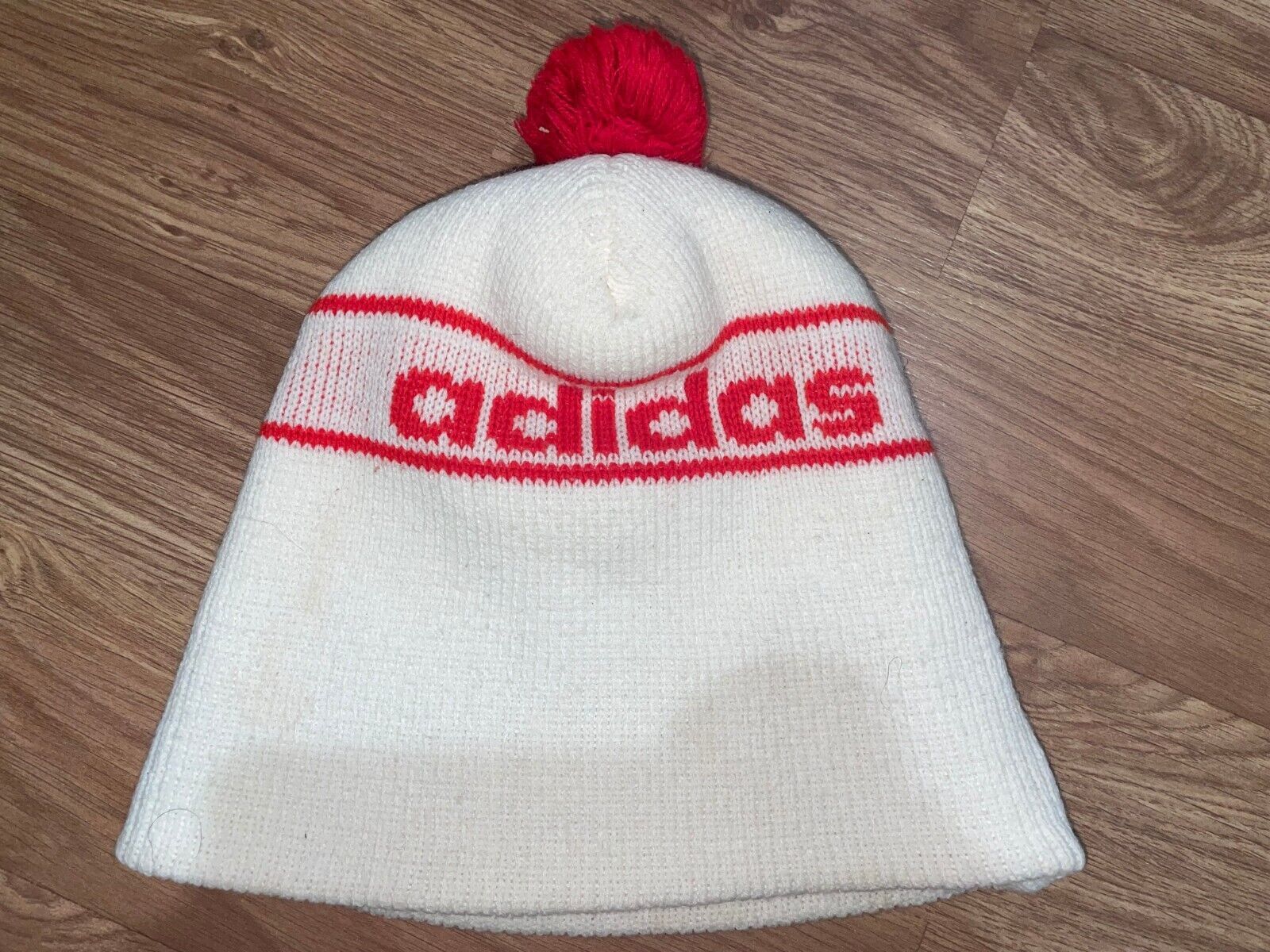 Adidas ADIDAS VINTAGE/RETRO ADULTS WHITE/RED WINTER BOBBLE HAT | Grailed