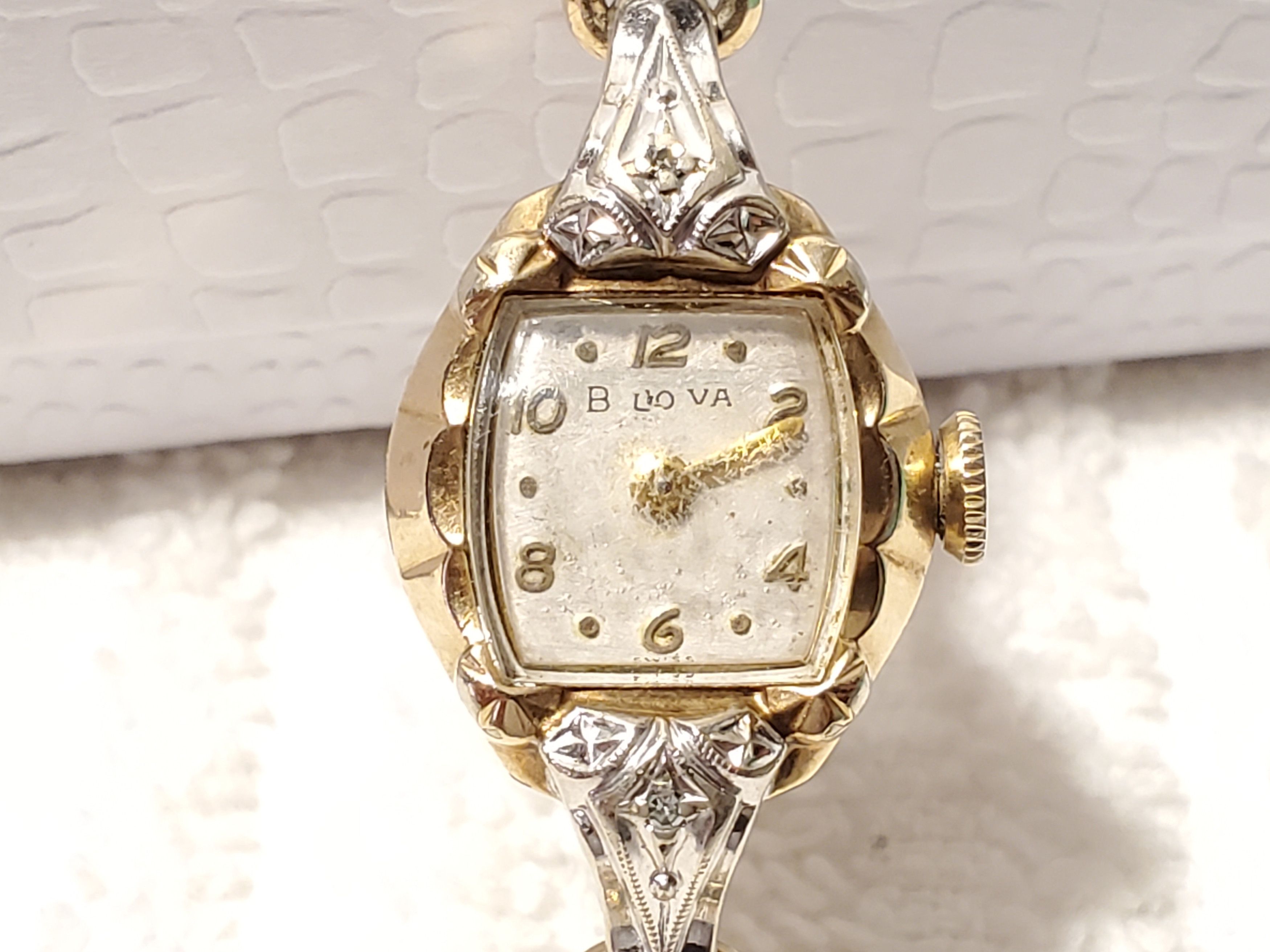 Bulova Vintage Bulova Swiss Made Women's Wind Up Watch 17 Jewels | Grailed