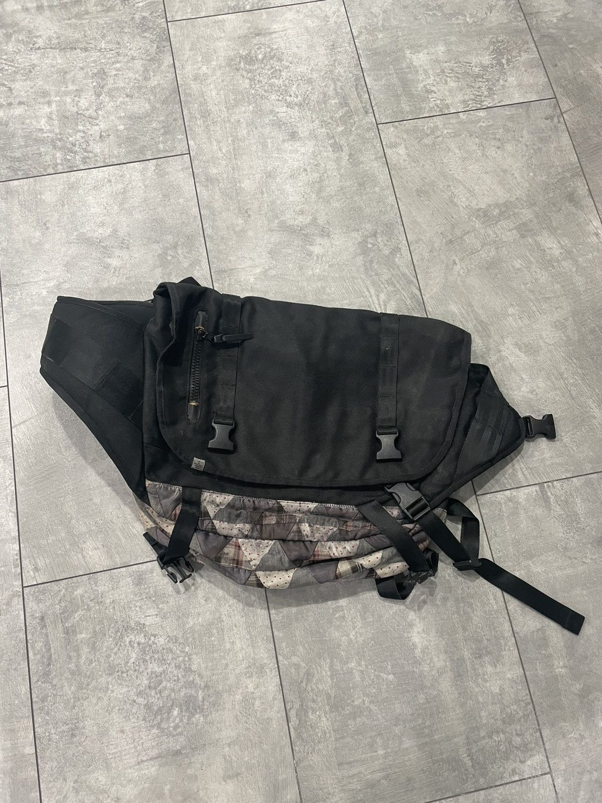 Visvim 08AW 18L E-Cat Shaker Ballistic Messenger Bag | Grailed