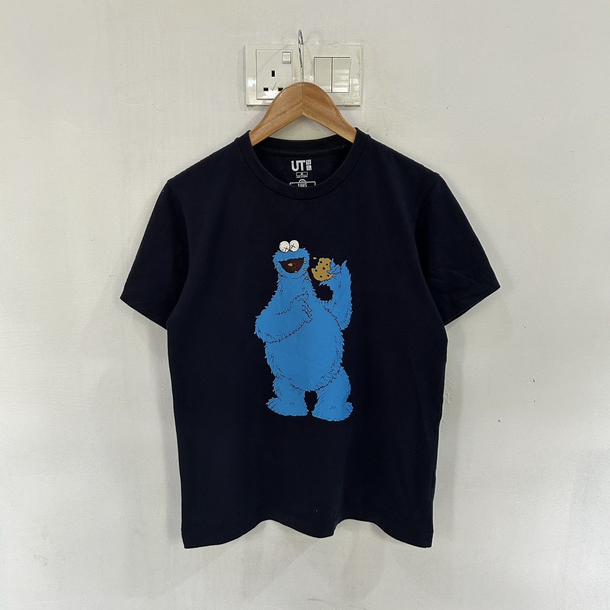 Cookies × Kaws Uniqlo Kaws Sesame Street Cookie Monster | Grailed