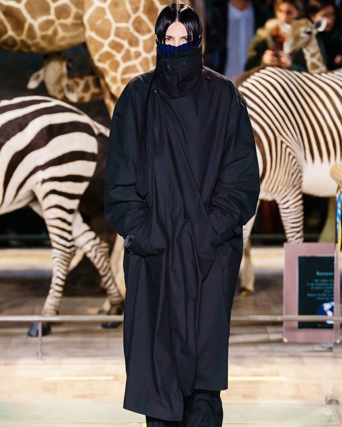 Vetements FW19 Incognito Trench Coat | Grailed