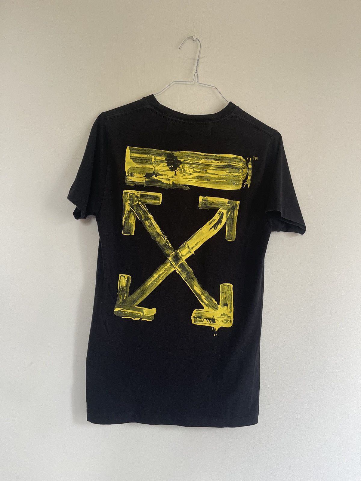 Off-White Off White ACRYLIC ARROWS TEE | Grailed